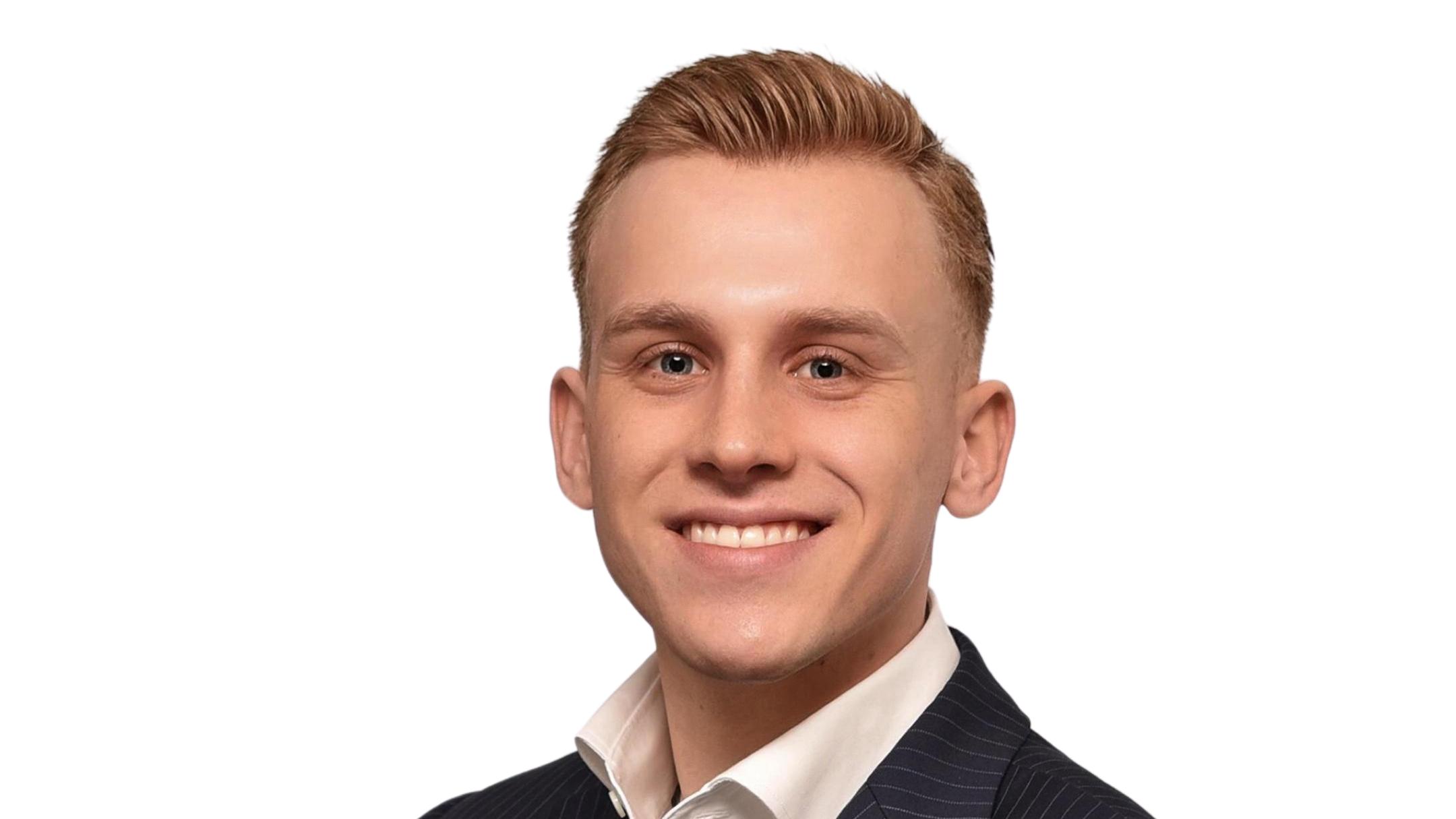 Julius Symes – Finanzberatung in Mönchengladbach